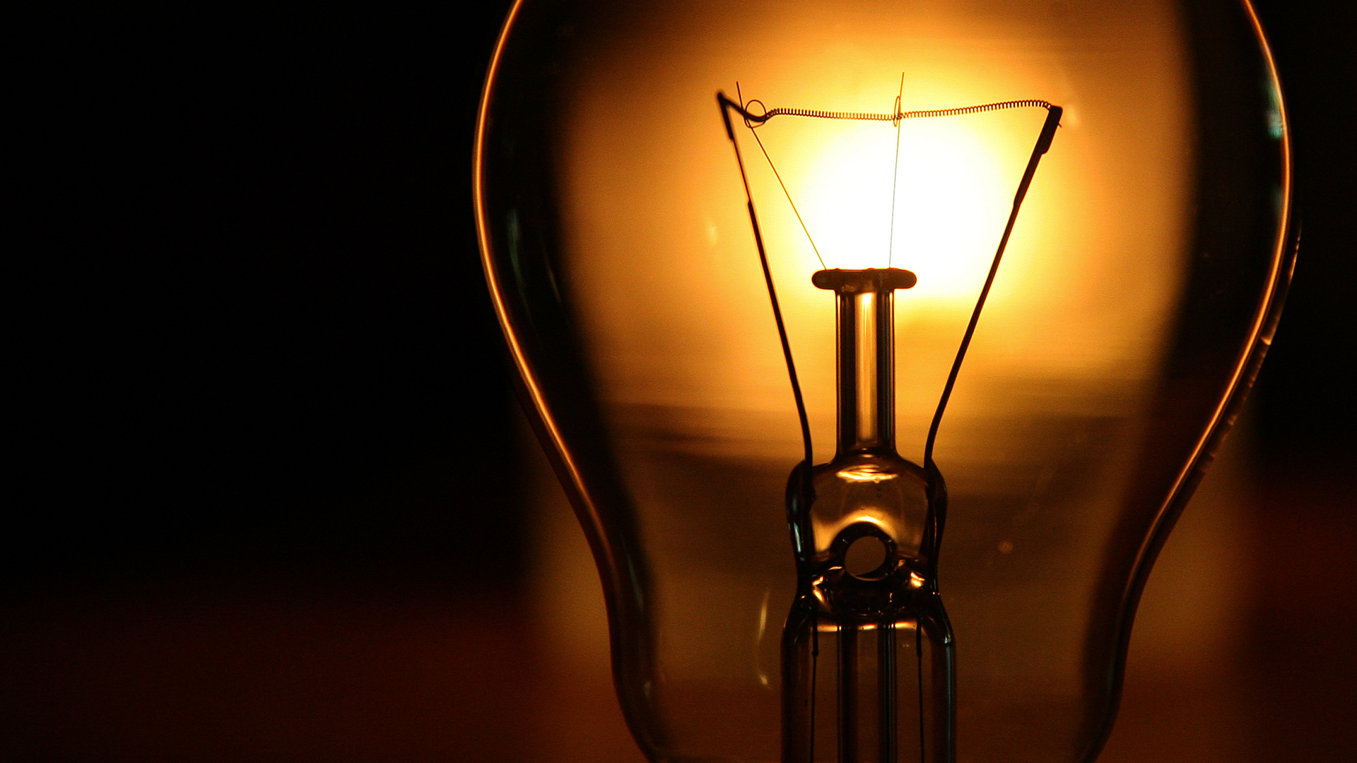 Who Invented The Electric Bulb Thomas Edison The First Light Bulb New